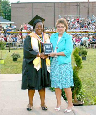 James, Judkins win White Rose - Smithville Review