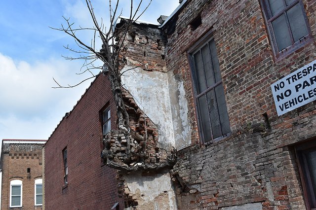 Dangerous wall ordered to be demolished - Southern Standard