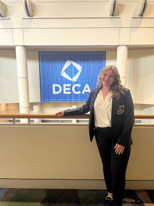 Smith attends DECA conference in Orlando - Southern Standard