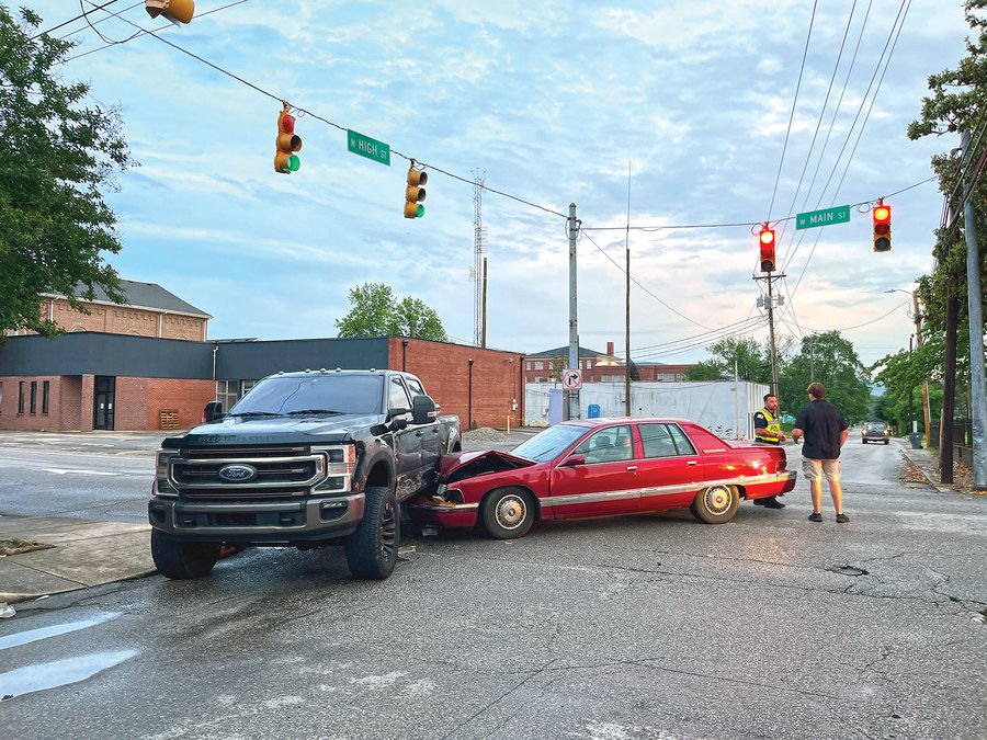 Main Street intersection once again the scene of a collision - Southern ...