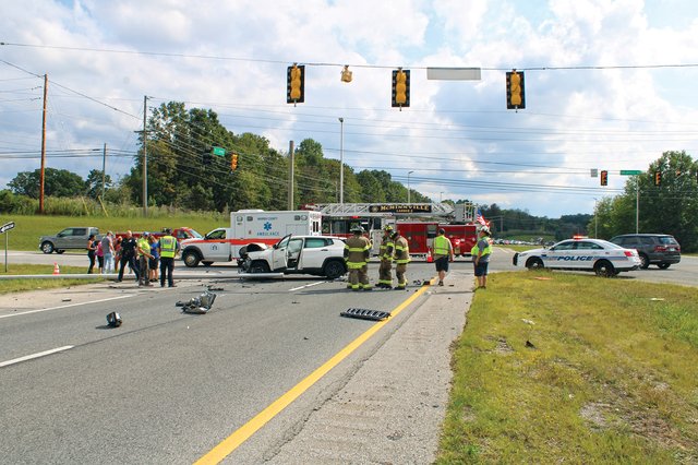 Truck reportedly runs light, downs pole - Southern Standard